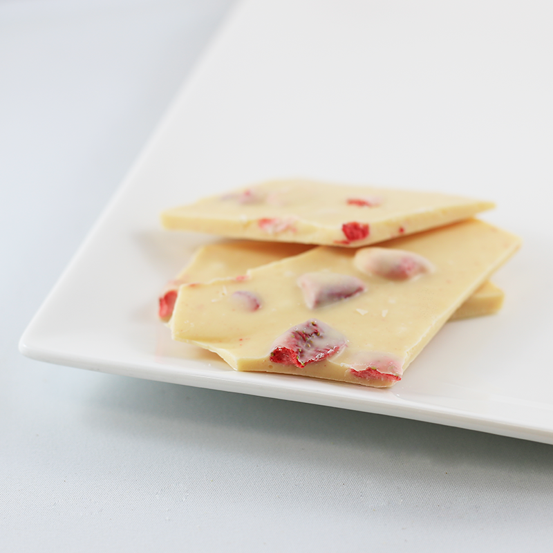 White chocolate 26% with strawberry – COCONAMA CHOCOLATE
